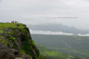 Road Trip to Madhe Ghat Waterfall – Places near Pune and Mumbai