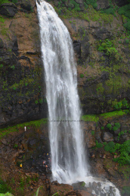 Road Trip to Madhe Ghat Waterfall – Places near Pune and Mumbai