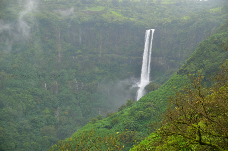 Vajrai Waterfalls near Kaas, Satara – Places near Pune and Mumbai