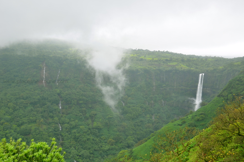Vajrai Waterfalls near Kaas, Satara – Places near Pune and Mumbai