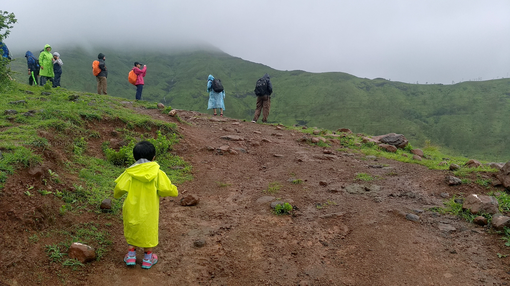 Trek to Rohida Fort – the windy fort – Places near Pune and Mumbai