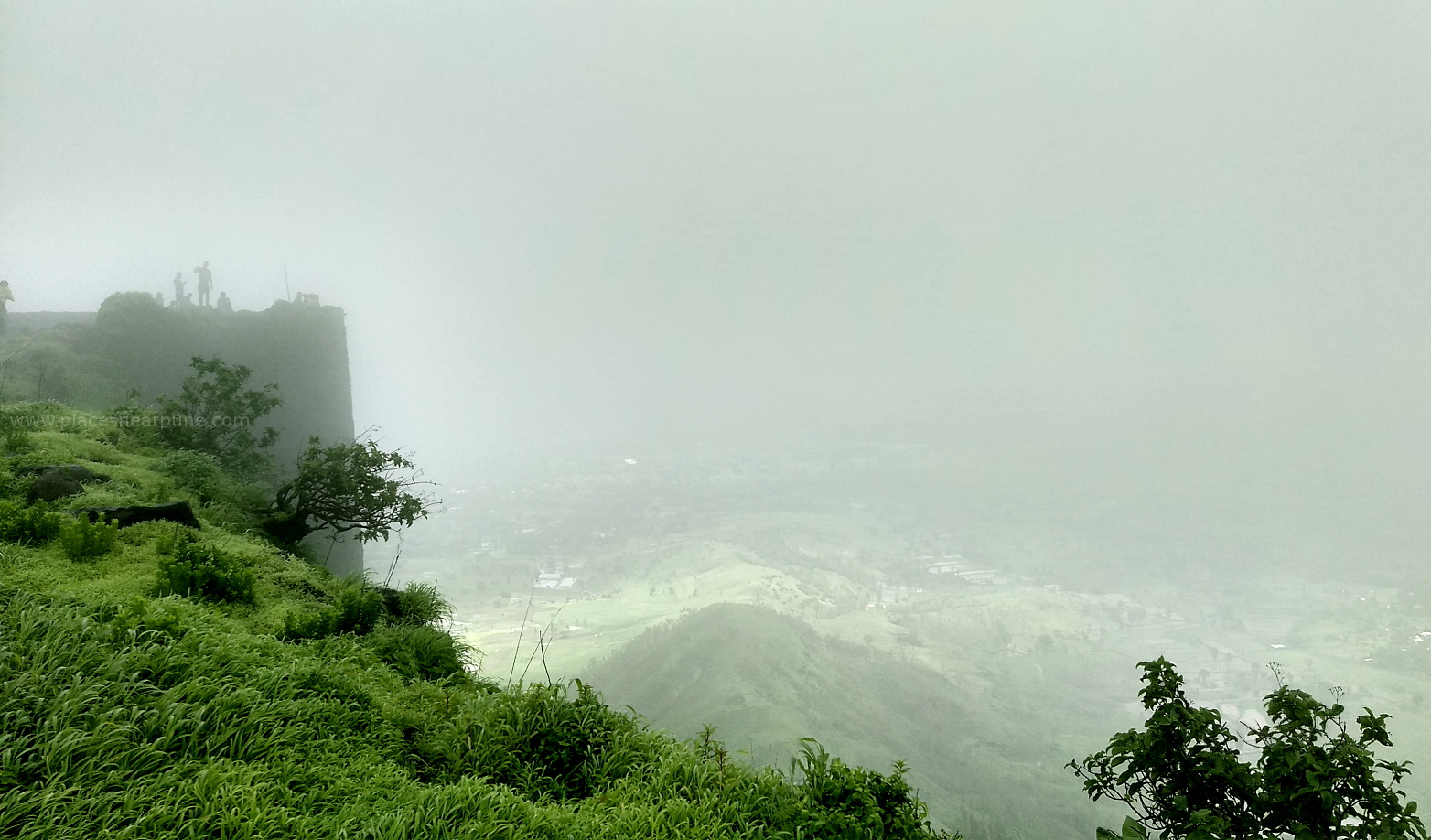 Trek to Rohida Fort – the windy fort – Places near Pune and Mumbai