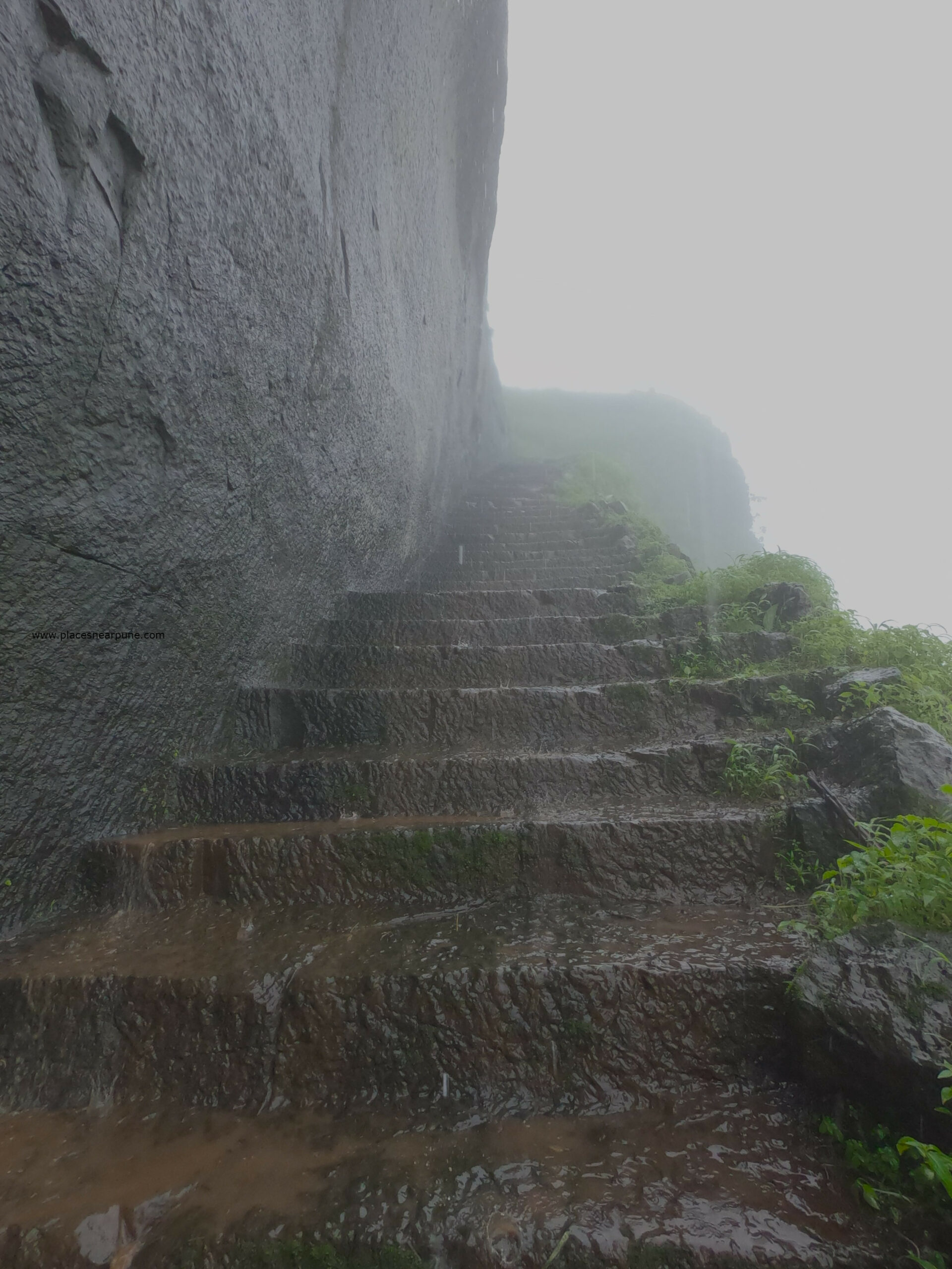 Trek to Kenjalgad Fort – a small, but interesting trek near Wai ...